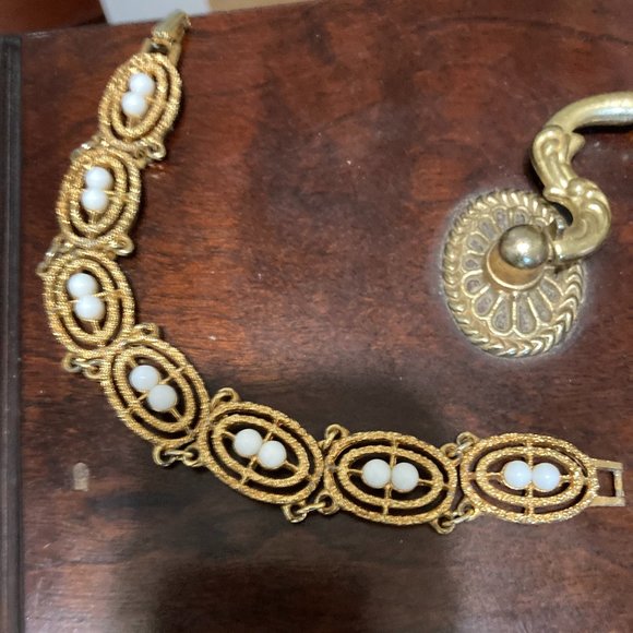 Sarah Coventry | Jewelry | Vintage Sarah Coventry Soft Swirl Gold Tone ...